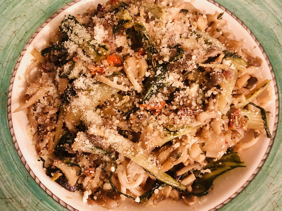 Spaghetti mit Puntarelle und Pilzen von chica* | Chefkoch