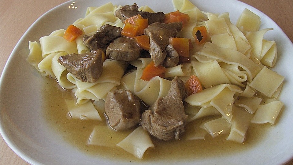 Eingemachtes Kalbfleisch