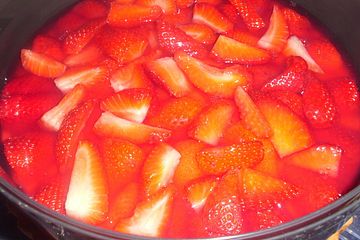 Erdbeertorte mit Vanillepudding von Yasmin93| Chefkoch