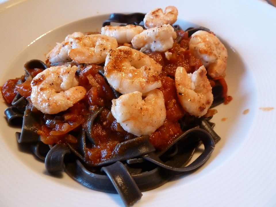 Schwarze Spaghetti mit Scampisugo von strega | Chefkoch