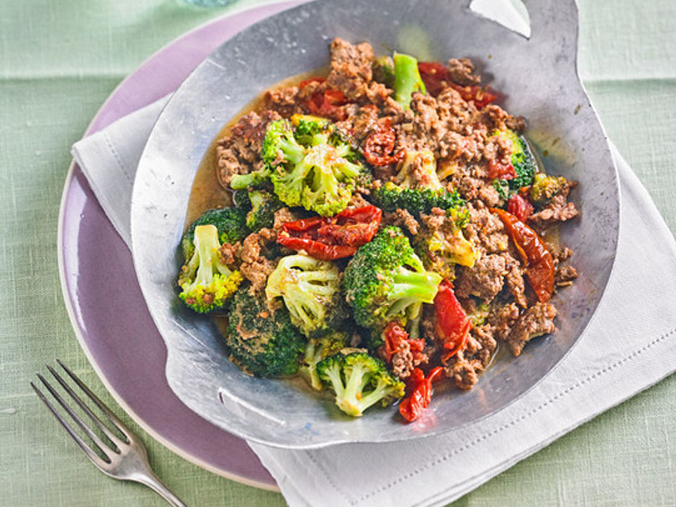 Brokkoli-Hackfleisch-Pfanne mit Ingwer und Mandel von isa-baerchen ...
