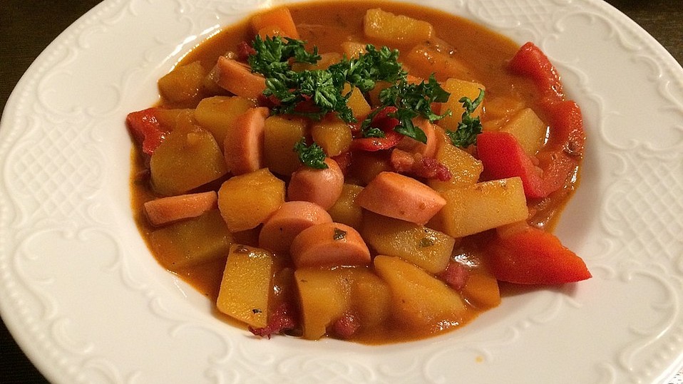 Kartoffelgulasch mit Wiener Würstchen von Nudili