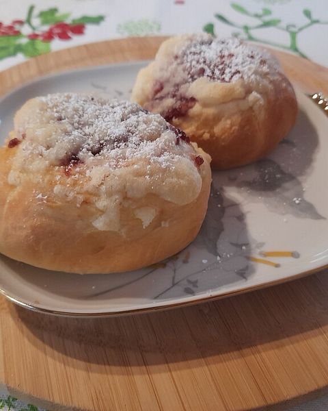 Hefeteilchen Mit Fullung