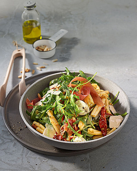 Nudelsalat mit Rucola, Tomate und Mozzarella von moselle