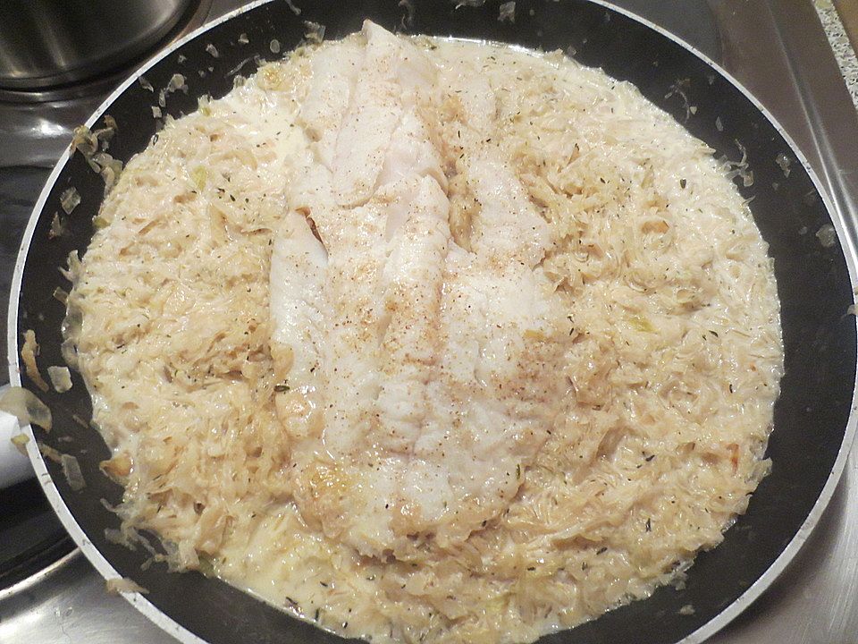 Gedünstetes Dorschfilet auf Rahmsauerkraut von Viniferia| Chefkoch