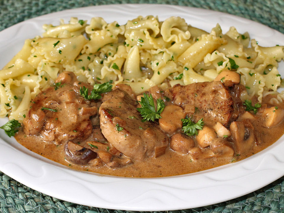 Schweinelendchen in Wein-Pilzrahm von DieneBiene| Chefkoch