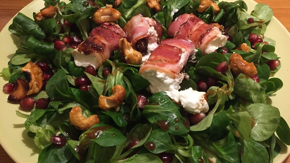 Feldsalat Mit Ziegenkase Im Speckmantel