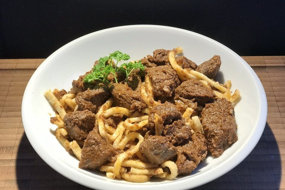 Gulasch mit Spätzle von claussen