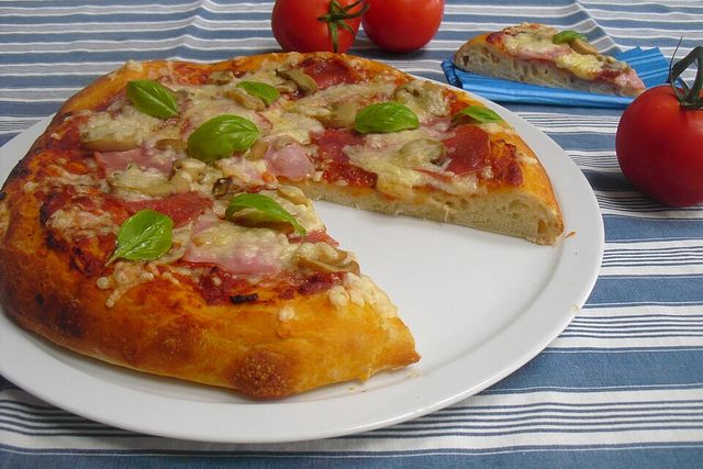 American Pizza, Big Pizza Teig von Medaillon