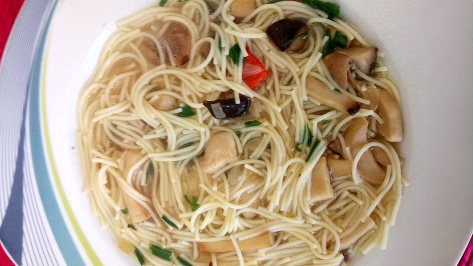 Russische Steinpilzsuppe mit Fadennudeln von Poeche