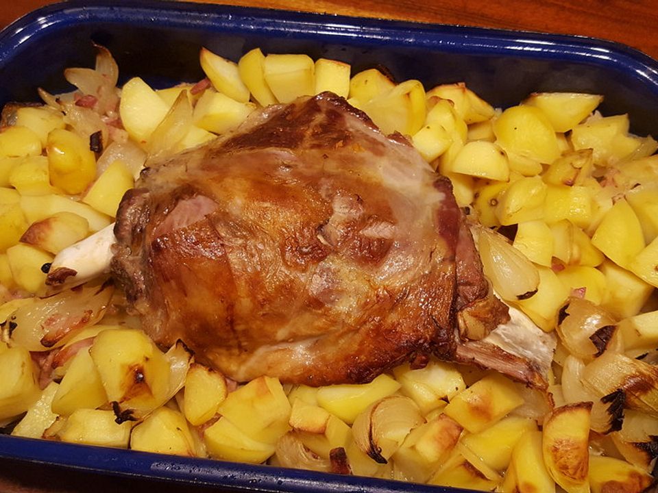 Lammbraten mit Speck, Zwiebeln und Kartoffeln von duplo1| Chefkoch