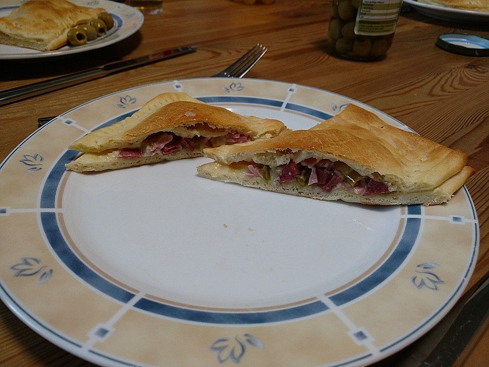 Pizzataschen mit Peperoni von Sibbe77| Chefkoch