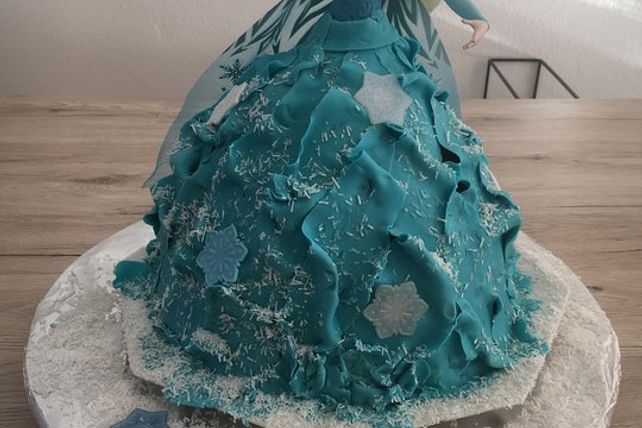 Frozen Elsa Torte von Timi23| Chefkoch