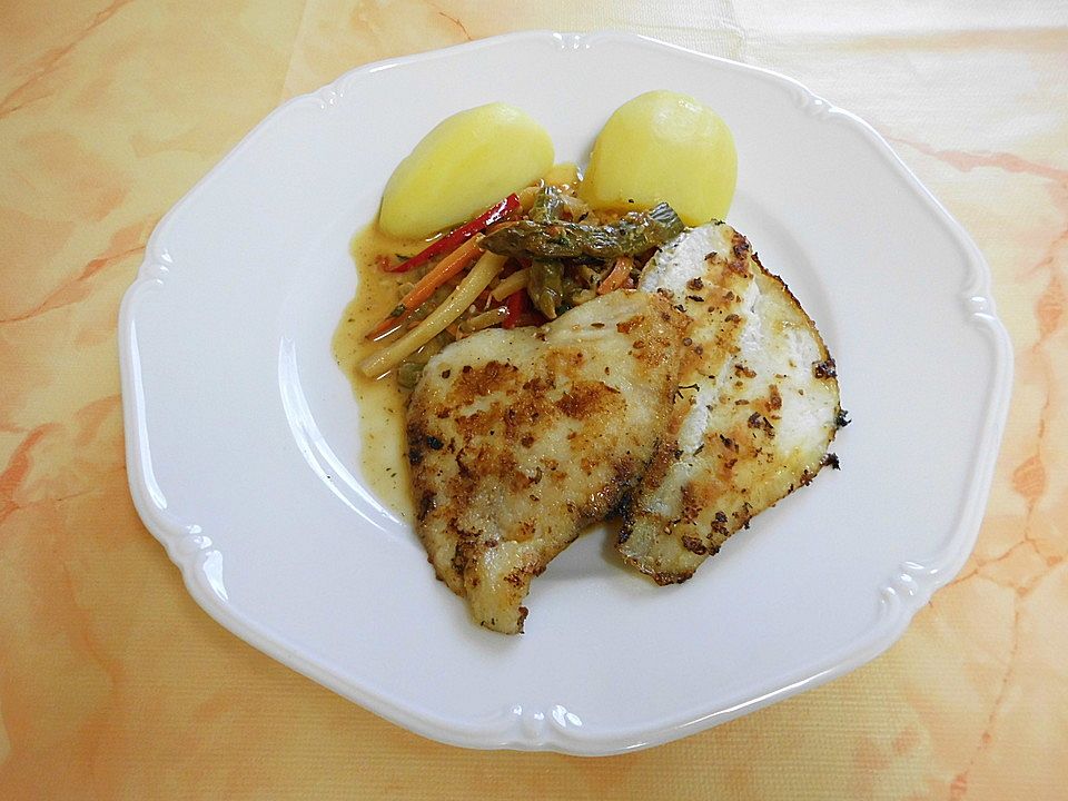 Gebratenes Schollenfilet auf Wokgemüse mit Salzkartoffeln von ...
