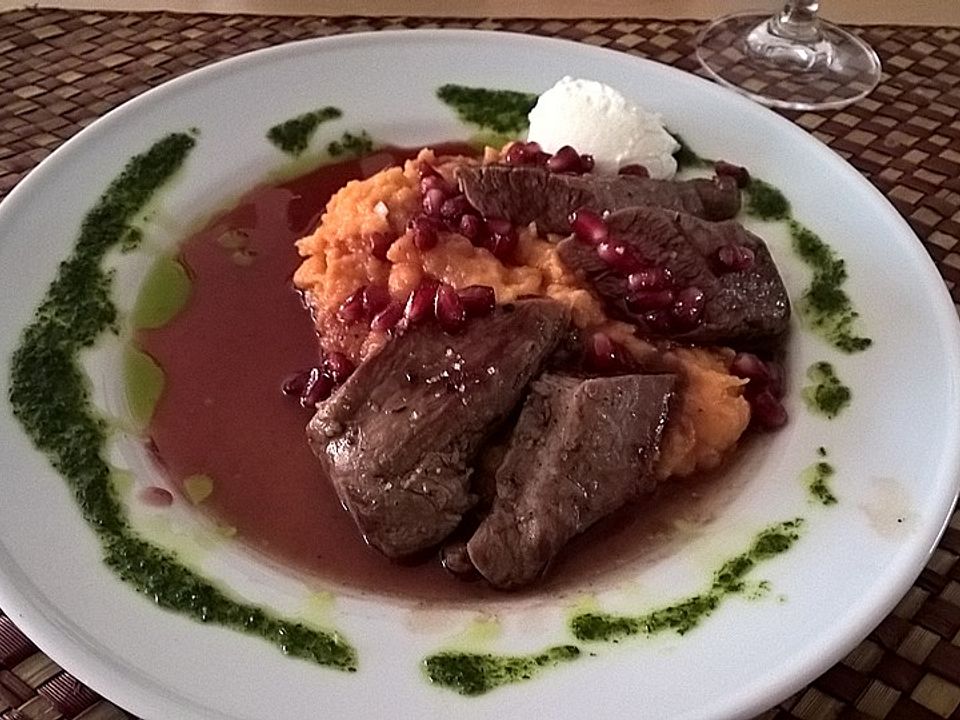 Lammfilet mit Süßkartoffelstampf und Granatapfelsoße von SilviW1270 ...