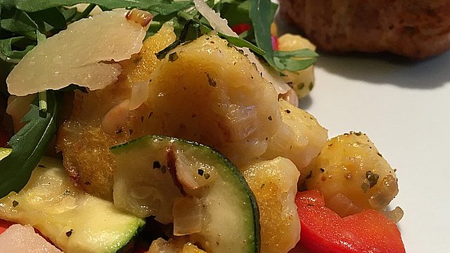 Gnocchi-Gemüsepfanne mit Kräuterbutter von Ali_Ko89