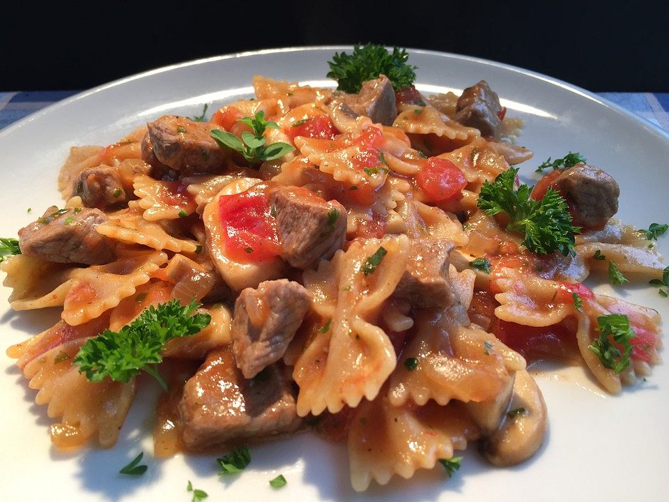 Lammfilet mit Mini-Farfalle, Champignons und Tomaten von movostu| Chefkoch