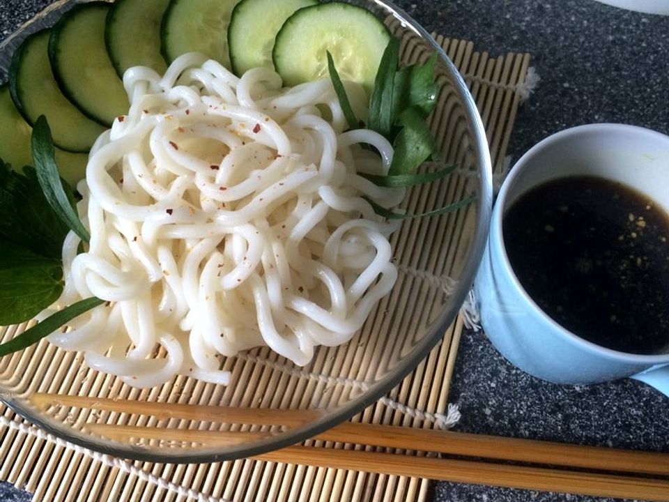 Kalte Udon Nudeln mit Sojasoßen-Dip von Flauschwurm| Chefkoch