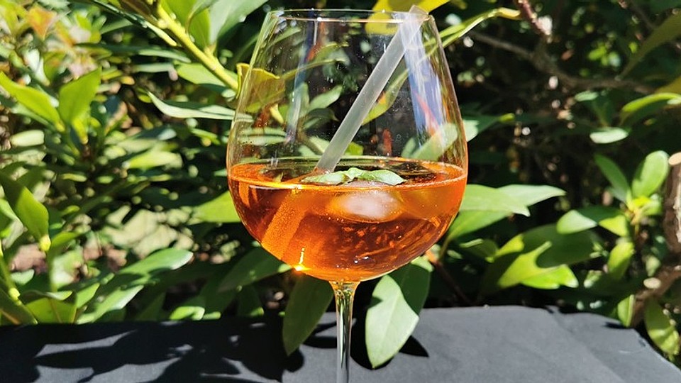 Spritz mit Holunder und Basilikum von dodith| Chefkoch