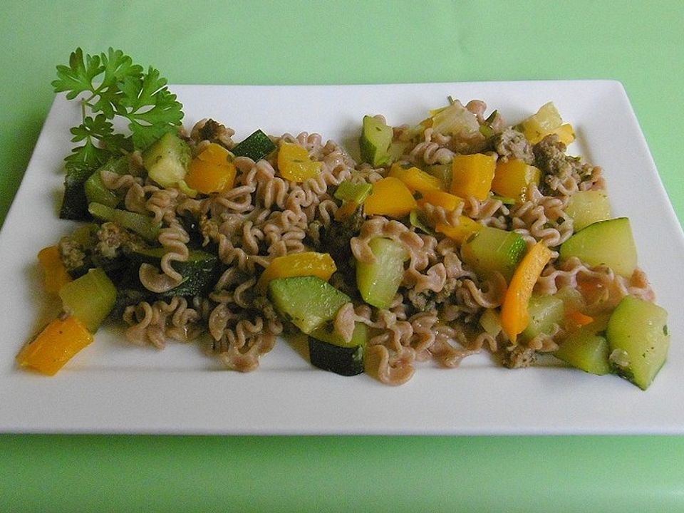 Rinderhackfleisch mit Gemüse und Nudeln von lepi2| Chefkoch