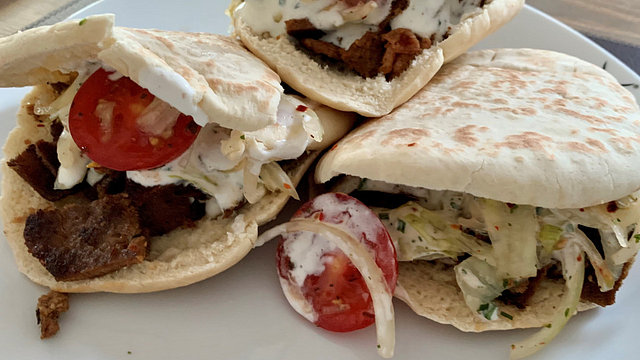 Pom Döner mit selbstgemachtem Dönerfleisch von Meinerezepte_Aynur