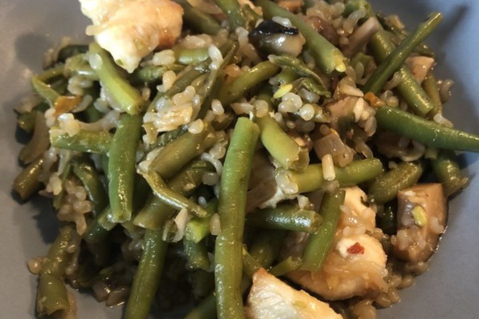 Gebratene grüne Bohnen mit Shiitake-Pilzen und Hähnchenfleisch von ars ...