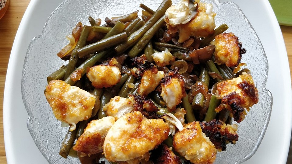 Gebratene grüne Bohnen mit Shiitake-Pilzen und Hähnchenfleisch von ars ...