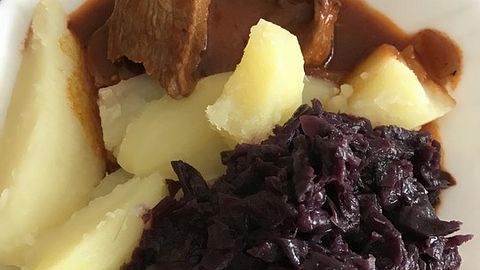 Schweinebraten mit Rotkohl und Knödeln von Akithedevil