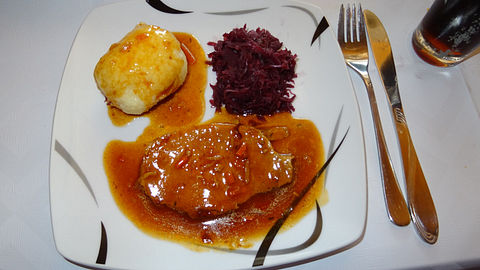 Schweinebraten mit Rotkohl und Knödeln von Akithedevil