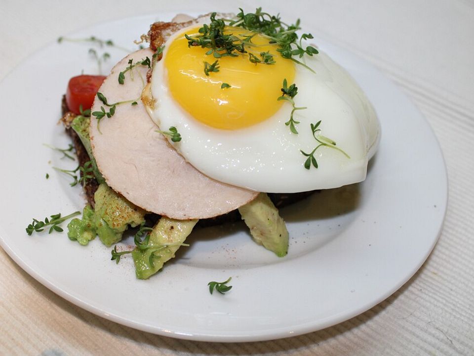 Spiegelei mit Avocado, Tomaten und Bacon von ars_vivendi| Chefkoch