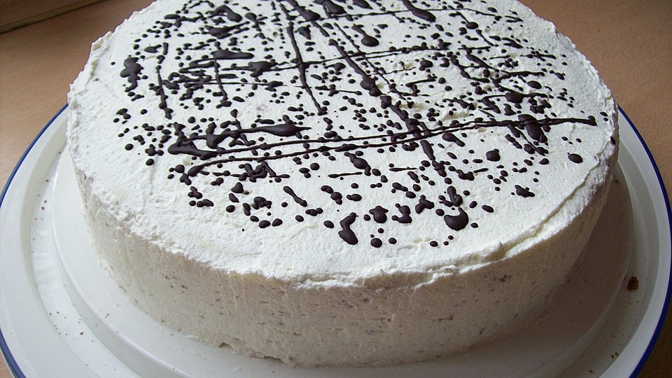 Vanillecreme-Torte im Sahnemantel von Pergolot