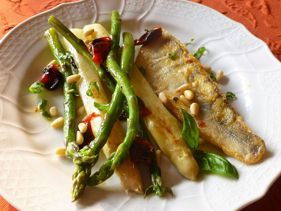 Zanderfilet mit Spargel von Stäbchen92| Chefkoch