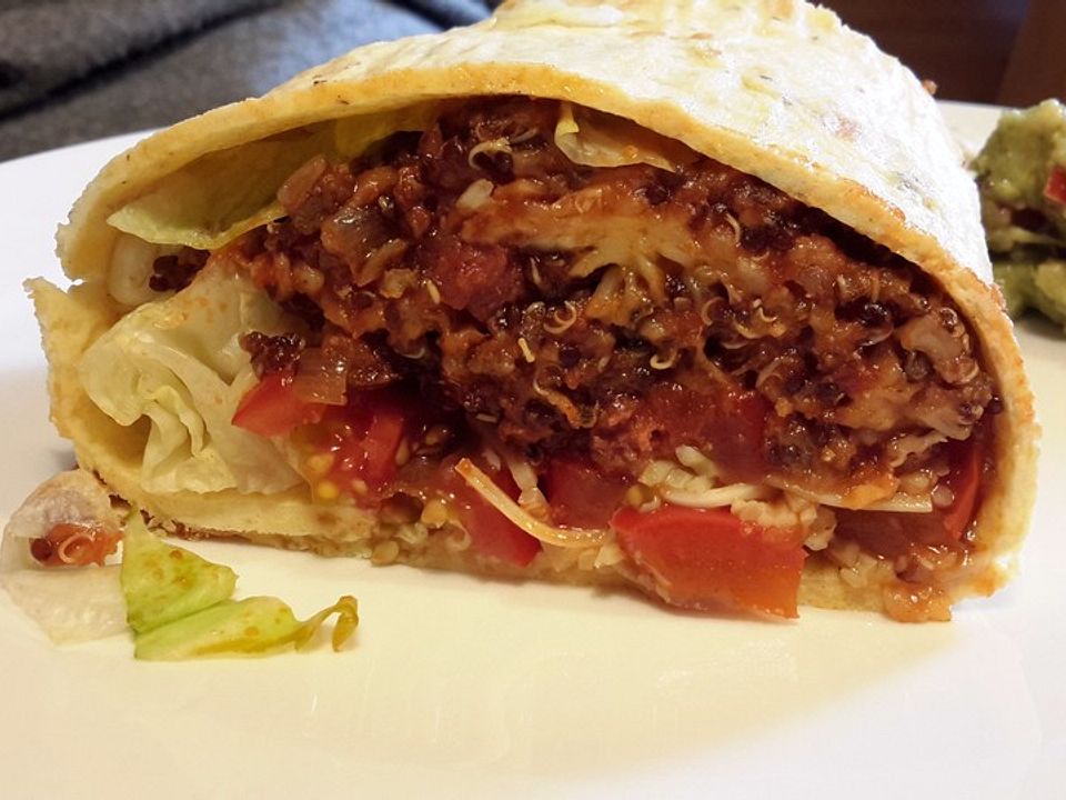 Low Carb Burrito mit einer Quinoa-Rinderhack-Salsiccia-Füllung von ...