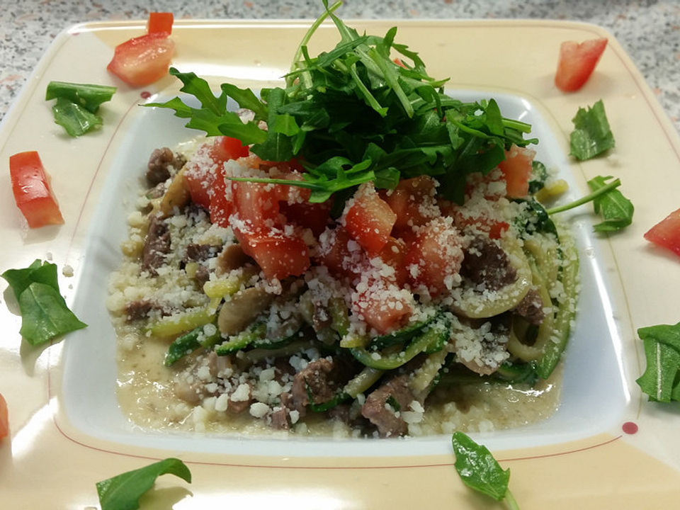 Rinderfiletspitzen auf Zucchinispaghetti in Portweinsoße von küchen ...
