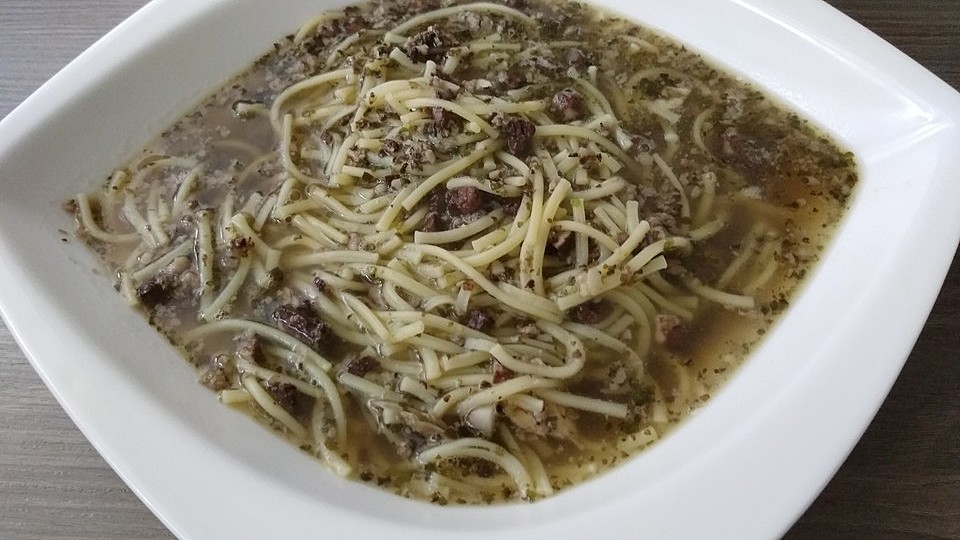 Wurstsuppe von der Eisbeinbrühe von Waldtiger| Chefkoch
