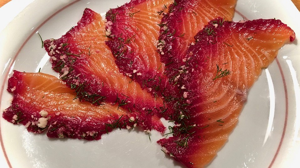 Graved Lachs - Beize mit Roter Bete, frischem Meerrettich, Wodka und Dill