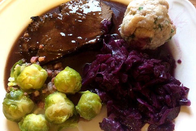 Hirschbraten in Holunder-Latschenkiefer-Sauce von Schirschtin| Chefkoch