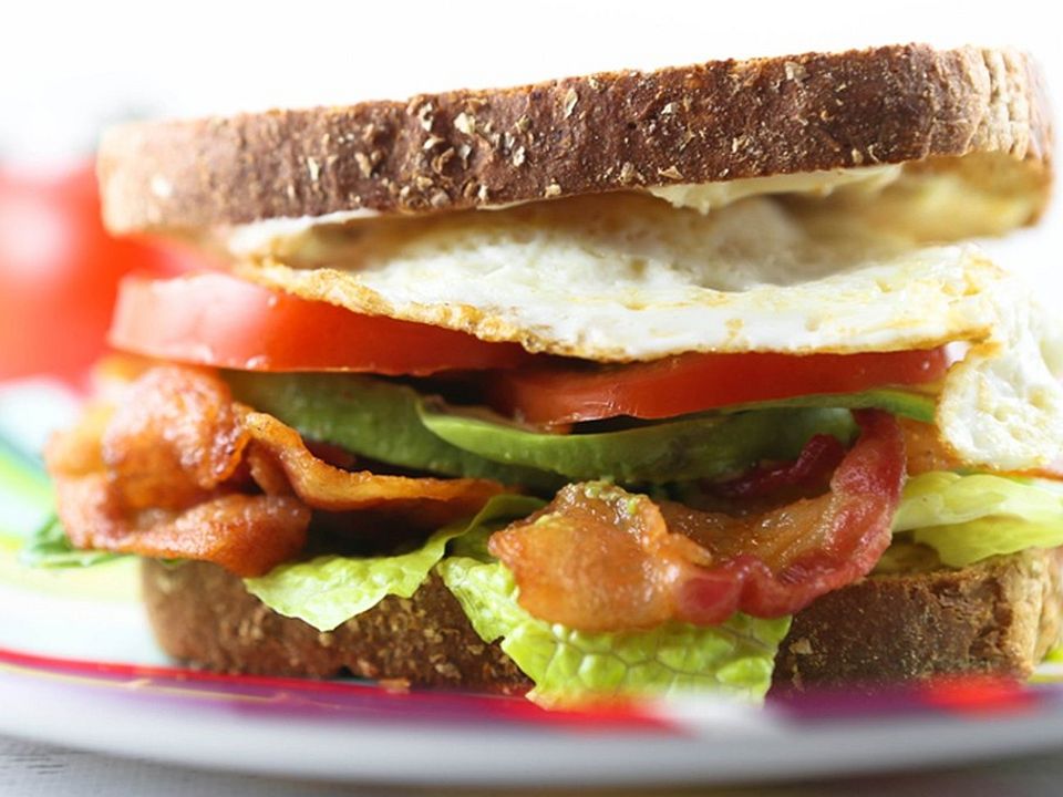 Avocado-Bacon-Ei Sandwich mit Spicy Mayo von Diplompsychopath| Chefkoch