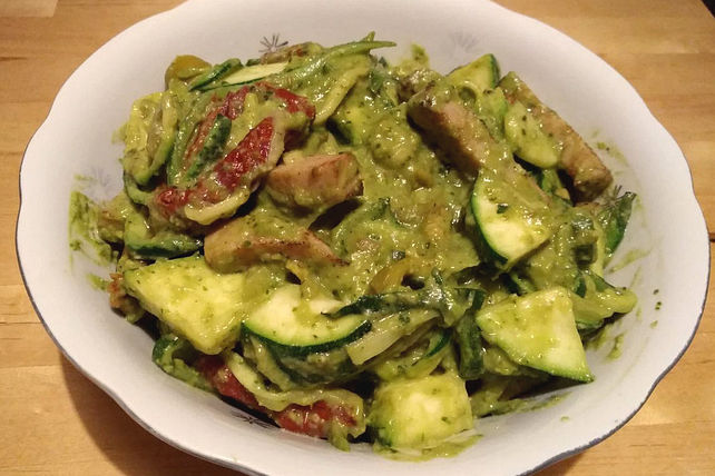 Cremige Zucchininudeln mit Avocadopesto von Kakalinka| Chefkoch