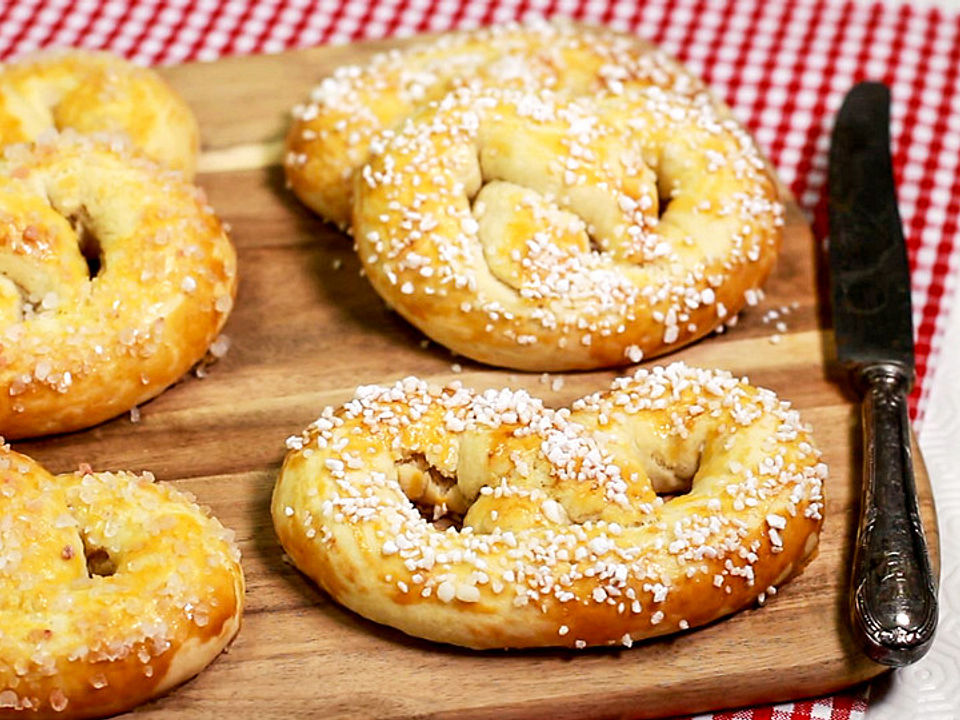 Butterbrezeln süß oder salzig von Esslust| Chefkoch