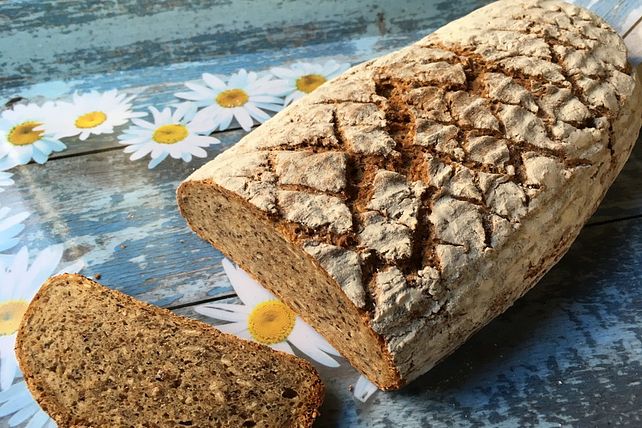 Saftiges Quinoa-Dinkel-Vollkornbrot mit Frischkäse von HeidrunHellmeister| Chefkoch