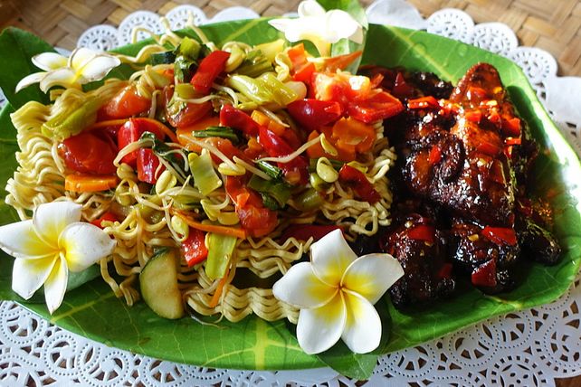 Tamie Goreng Cap Cay dan Sayap Ayam von dieter_sedlaczek| Chefkoch