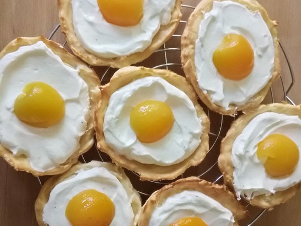 Süße Spiegeleier auf Brandteig von Räubermutti| Chefkoch