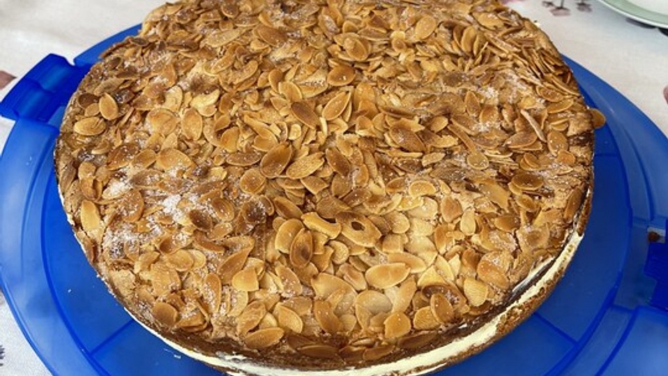 Verwunderlich Torte Mit Biskuitteig Bild
