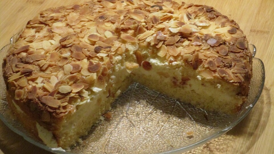 Verwunderlich Torte Mit Biskuitteig Bild