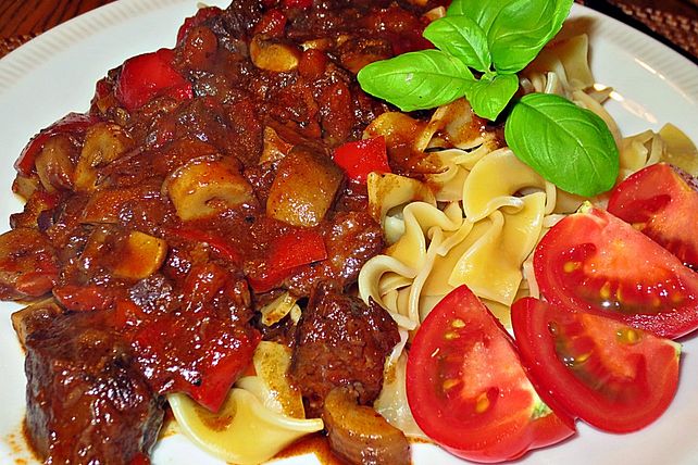 Gulasch mit Rotwein und Champignons von Shelovestea| Chefkoch