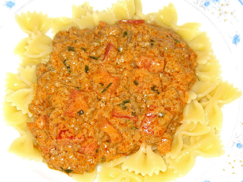 Gehacktes in Paprika - Tomatensoße mit Nudeln von heidchristian | Chefkoch