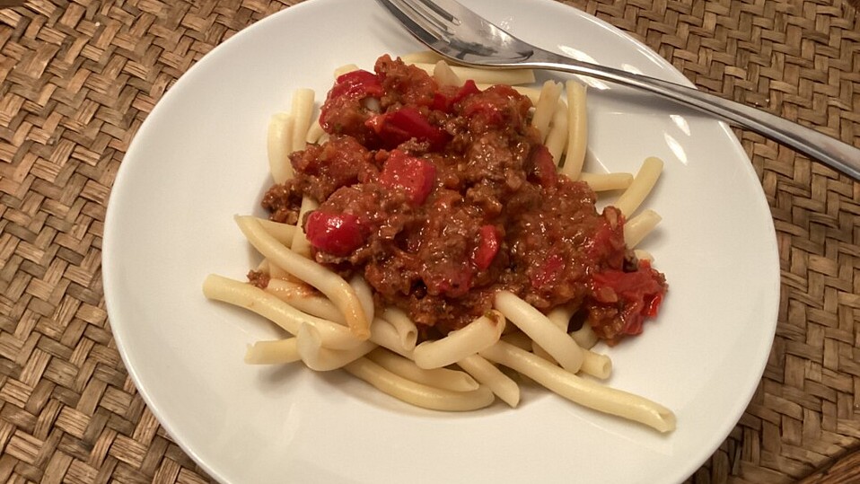 Gehacktes in Paprika-Tomatensoße mit Nudeln von heidchristian
