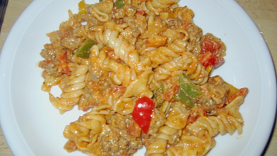 Gehacktes in Paprika-Tomatensoße mit Nudeln von heidchristian