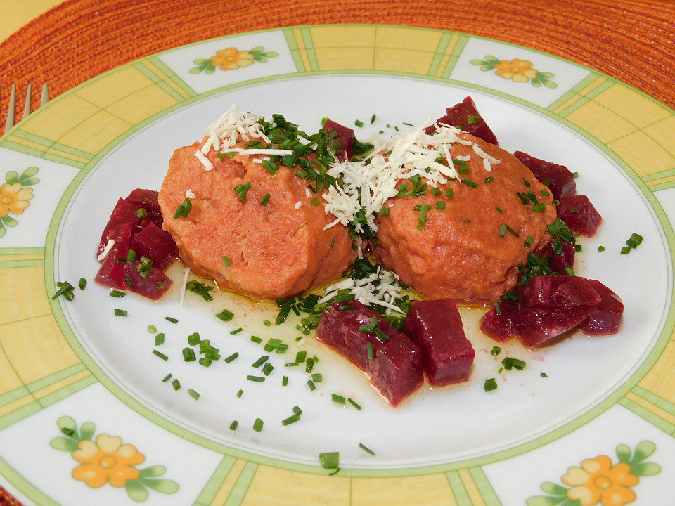Rote Rüben-Knödel mit brauner Butter, Kren und Schnittlauch von ...